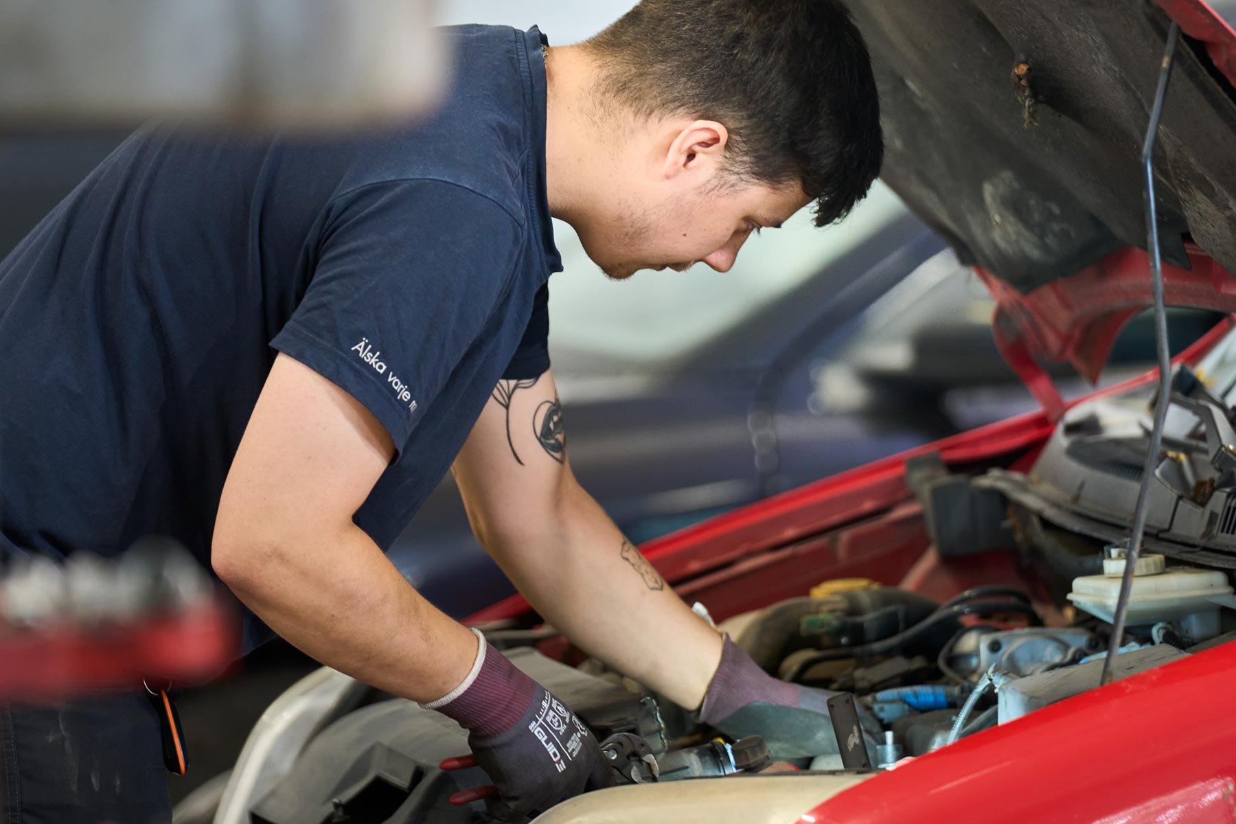 Bilverkstad i Älmhult – Boka din bilservice | AD Bildelar